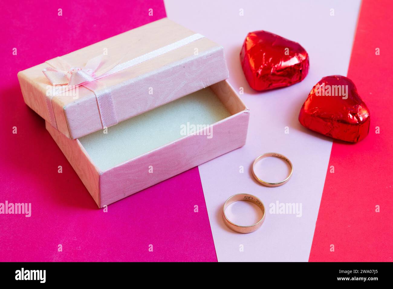 Pink flower engagement rings hi-res stock photography and images - Alamy