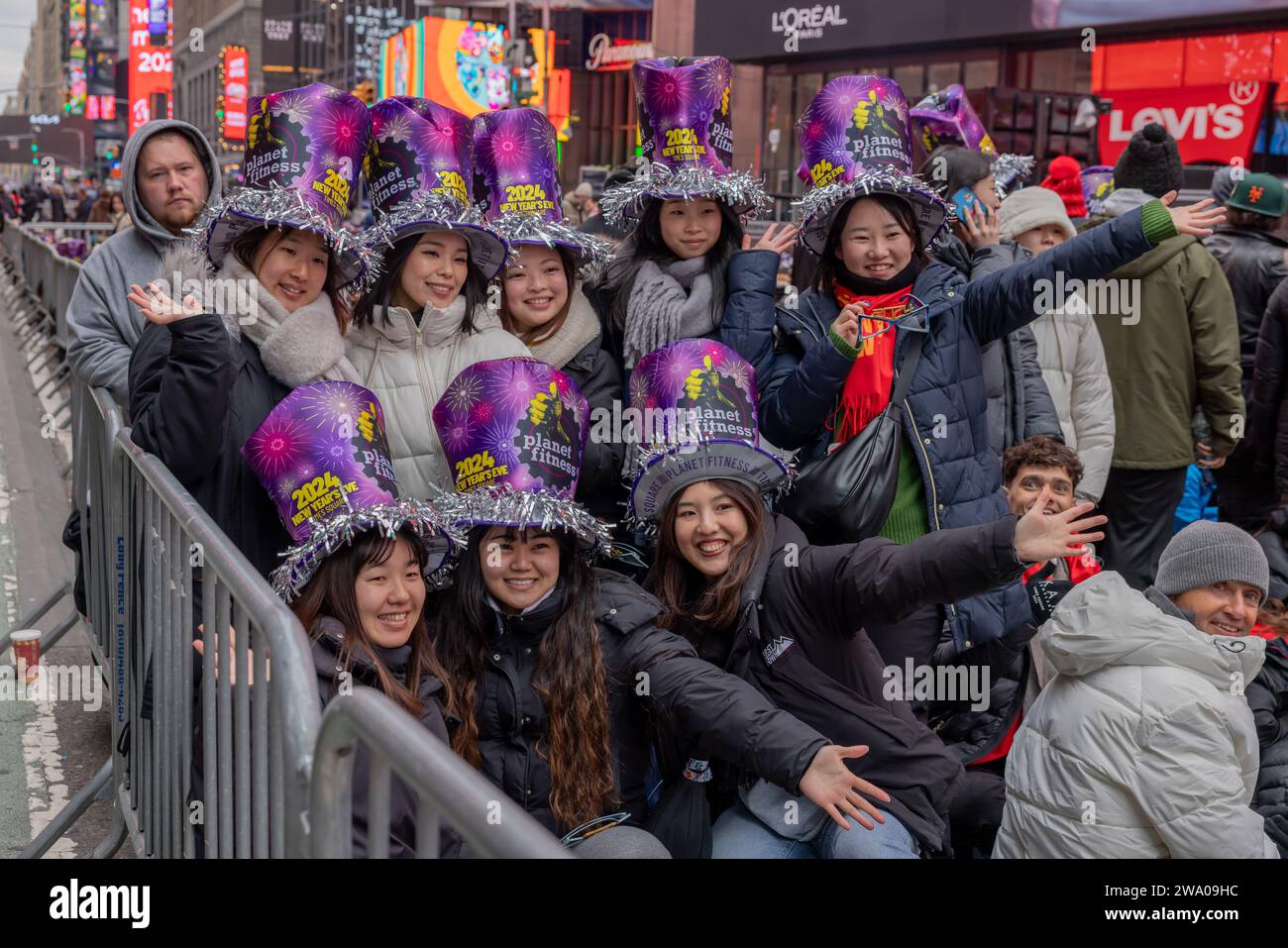 NEW YORK, N.Y. – December 31, 2023: New Year’s Eve revelers gather in ... NEW YORK, N.Y. – December 31, 2023: New Year’s Eve revelers gather in ...