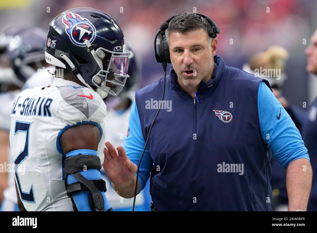 Tennessee Titans linebacker Azeez Al-Shaair (2) talks with head coach ...