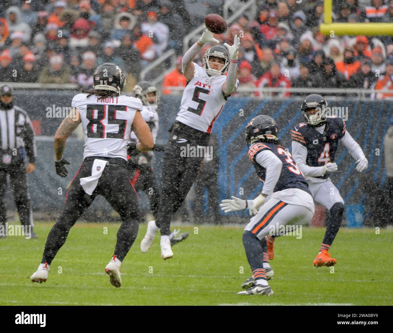 Chicago, United States. 31st Dec, 2023. Atlanta Falcons wide receiver ...