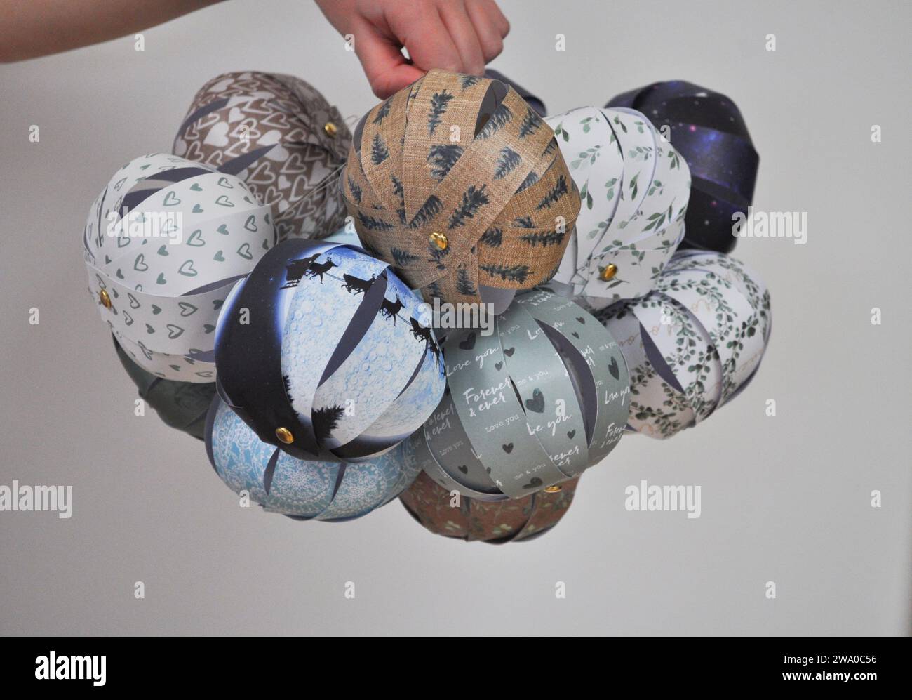 Collection of diy paper baubles hi-res stock photography and images - Alamy