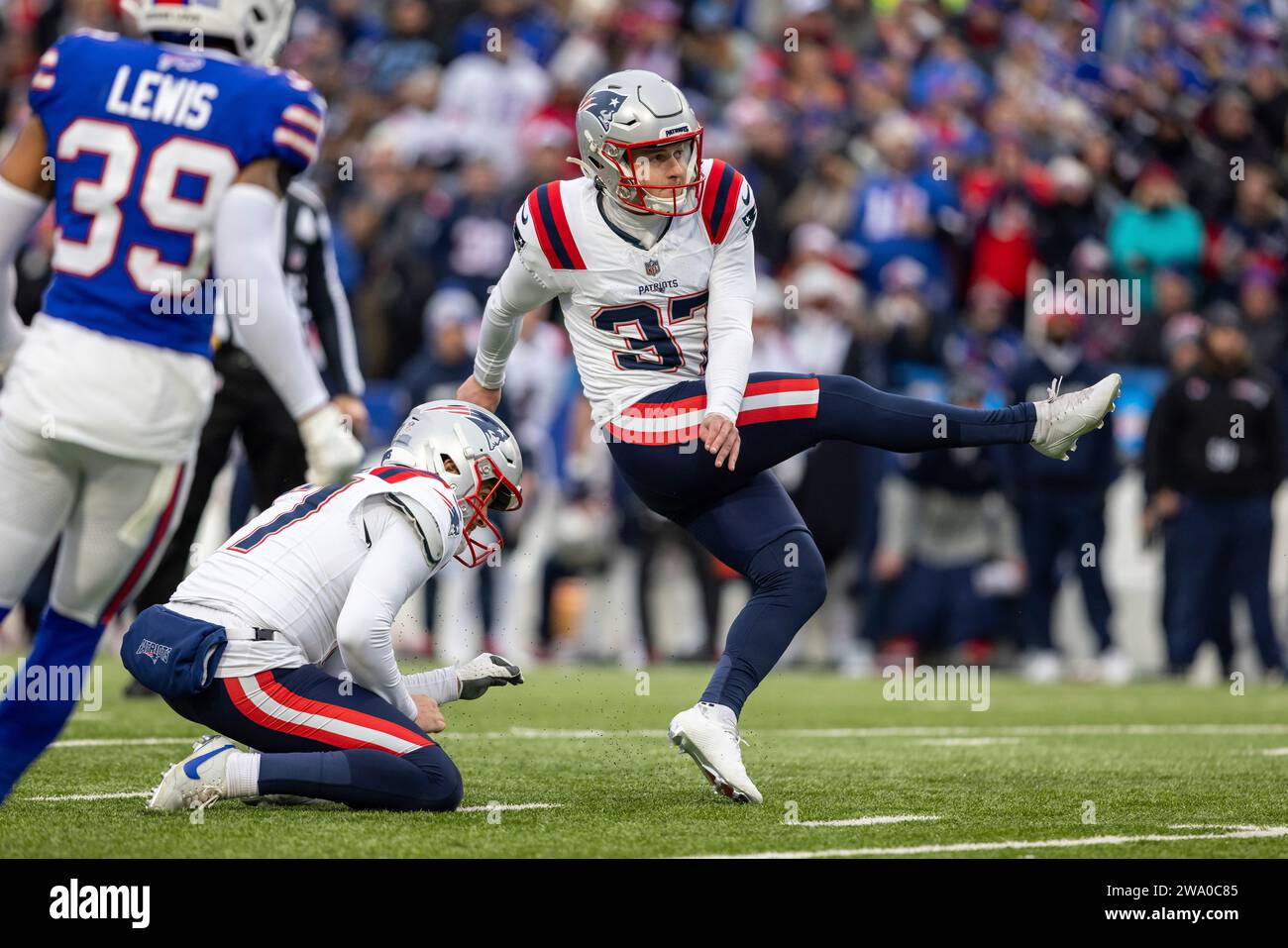 New England Patriots place kicker Chad Ryland (37) attempts a 47 yard ...