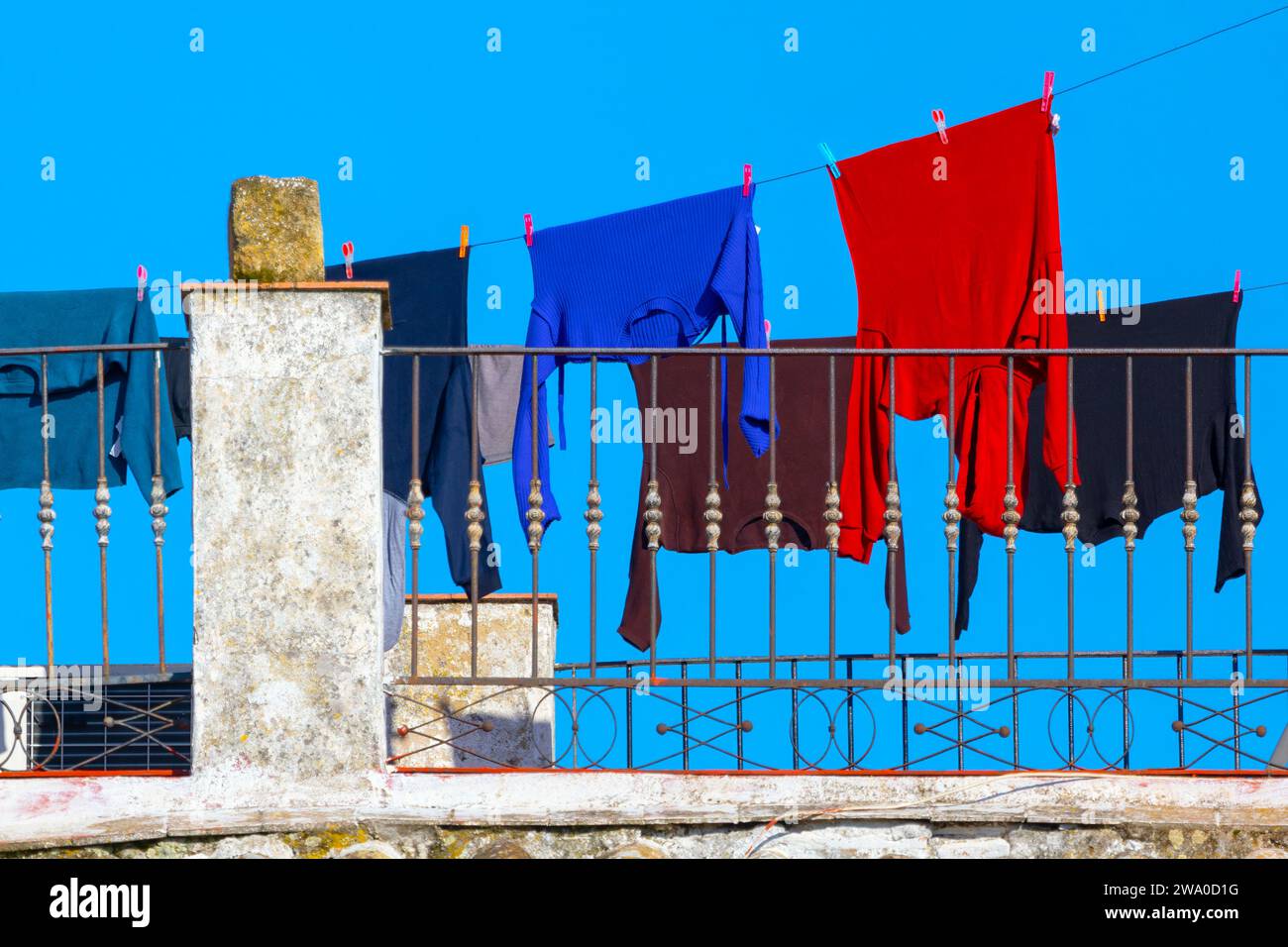 Drying laundry rooftop hi-res stock photography and images - Alamy