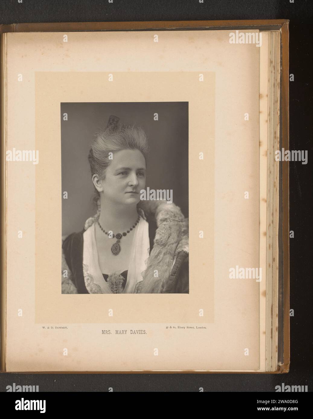 Portret van Mary Davies, William & Daniel Downey, c. 1881 - in or ...