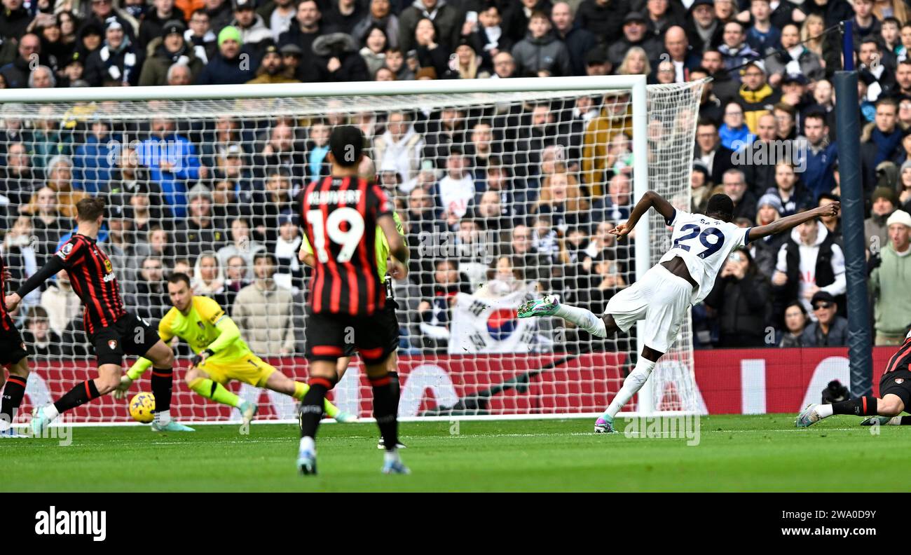 London, UK. 31st Dec, 2023. GOAL. Pape Matar Sarr (Tottenham, right ...