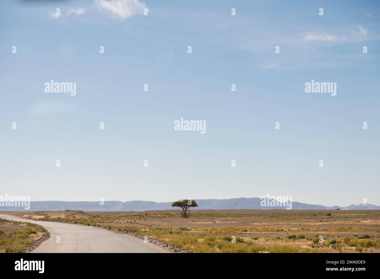 Road travelling through the vast arid landscape of the Saraha Desert ...