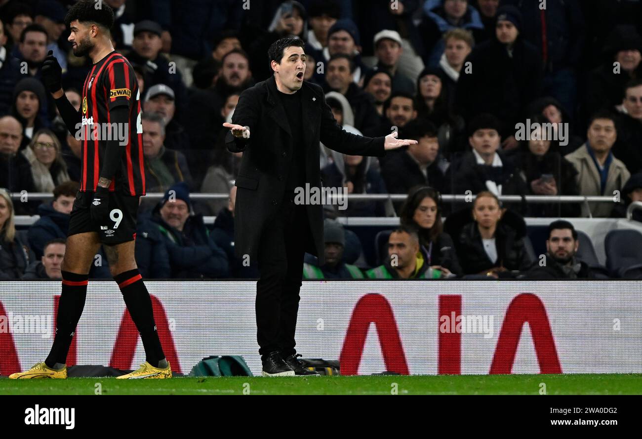 London, UK. 31st Dec, 2023. Andoni Iraola Sagarna (Bournemouth manager ...