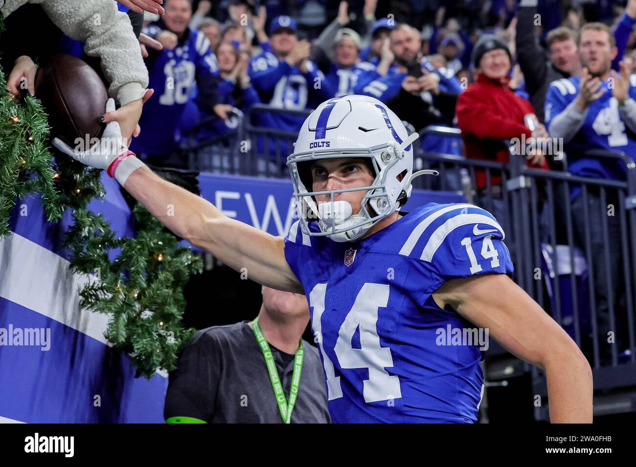 Raiders hands hi-res stock photography and images - Alamy