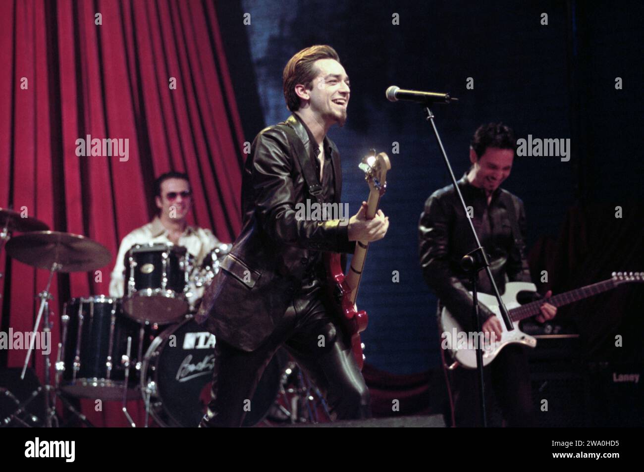 Cantante batterista hi-res stock photography and images - Alamy