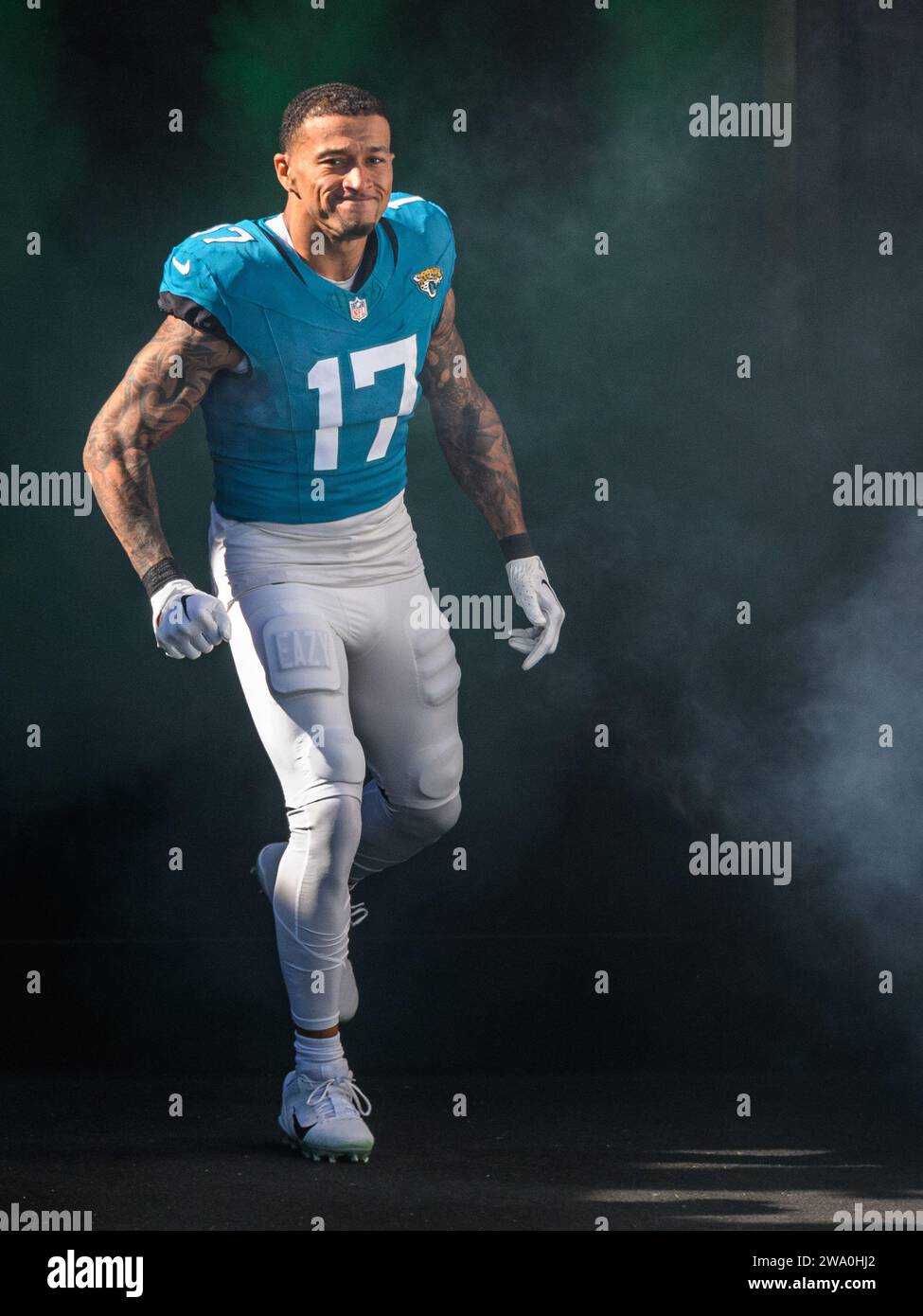 Jacksonville, FL, USA. 31st Dec, 2023. Jacksonville Jaguars tight end ...