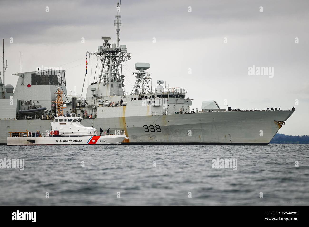 Coast Guard Cutter Osprey [WPB 87307] pulls alongside HMCS Winnipeg ...