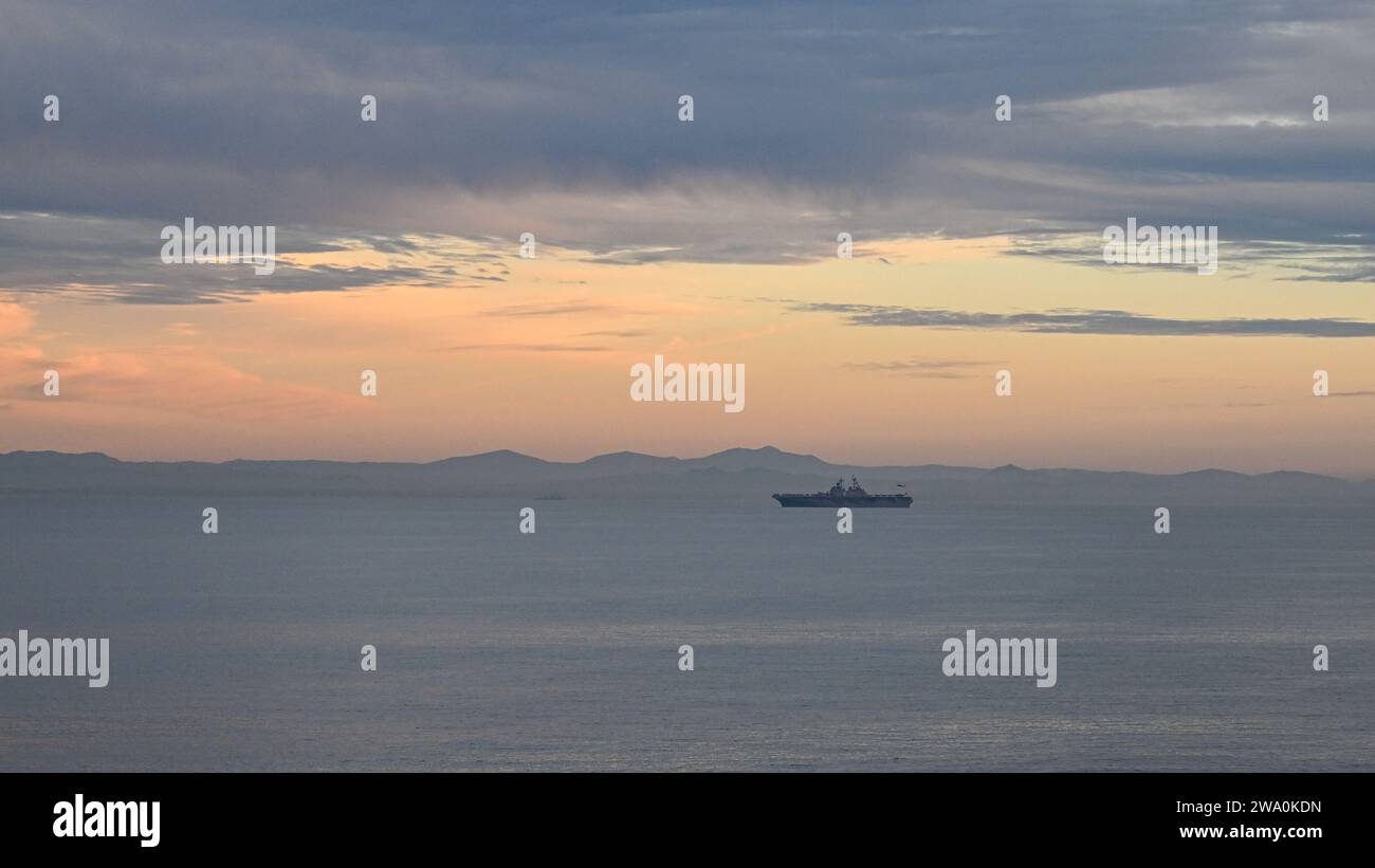 The wasp-class amphibious assault ship USS Boxer (LHD4) transits the ...