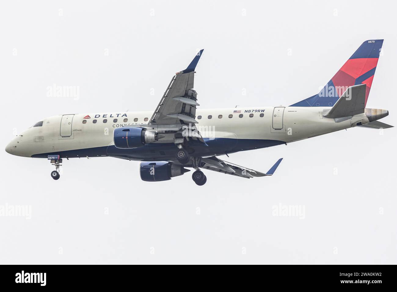 Delta connection aircraft hi-res stock photography and images - Alamy