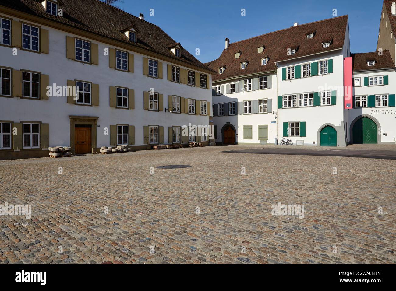 Fassaden und Häuser auf dem Münsterplatz in Basel, Kanton Basel-Stadt ...