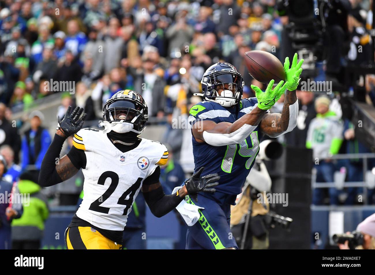 Seattle, WA, USA. 31st Dec, 2023. Seattle Seahawks wide receiver DK ...