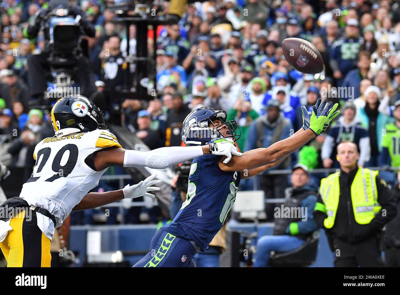Seattle, WA, USA. 31st Dec, 2023. Seattle Seahawks wide receiver Tyler ...