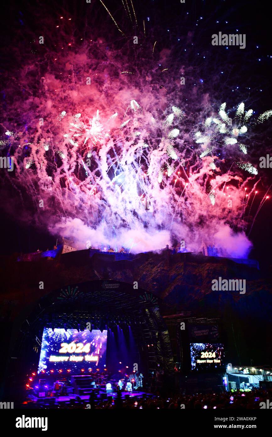 Edinburgh Scotland, UK 01 January 2024. Fireworks over Edinburgh Castle ...