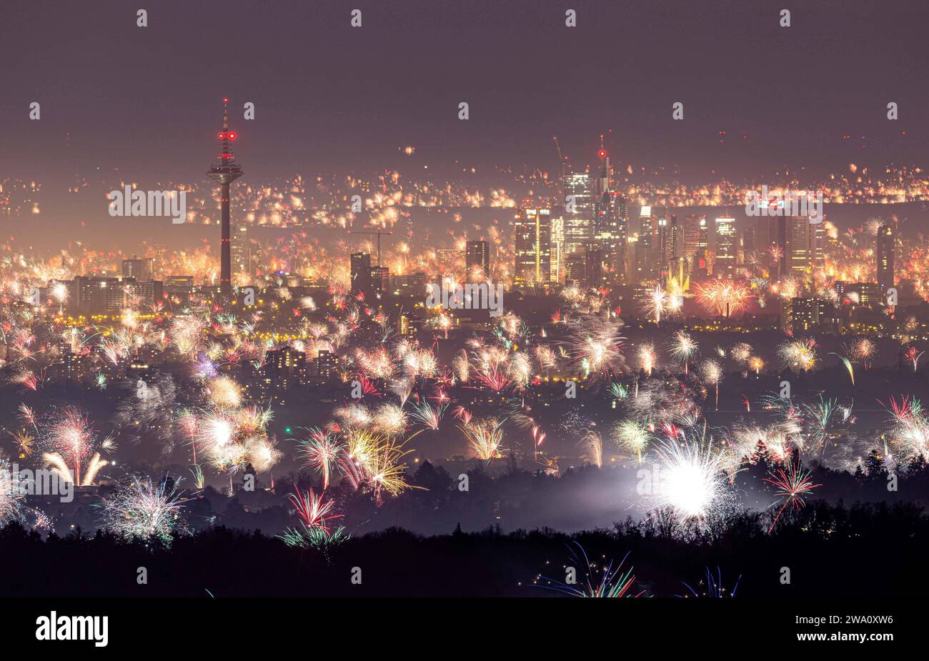 Jahreswechsel In Hessen Das Feuerwerk Zu Silvester Ist Kurz Nach Jahreswechsel In Hessen Das Feuerwerk Zu Silvester Ist Kurz Nach
