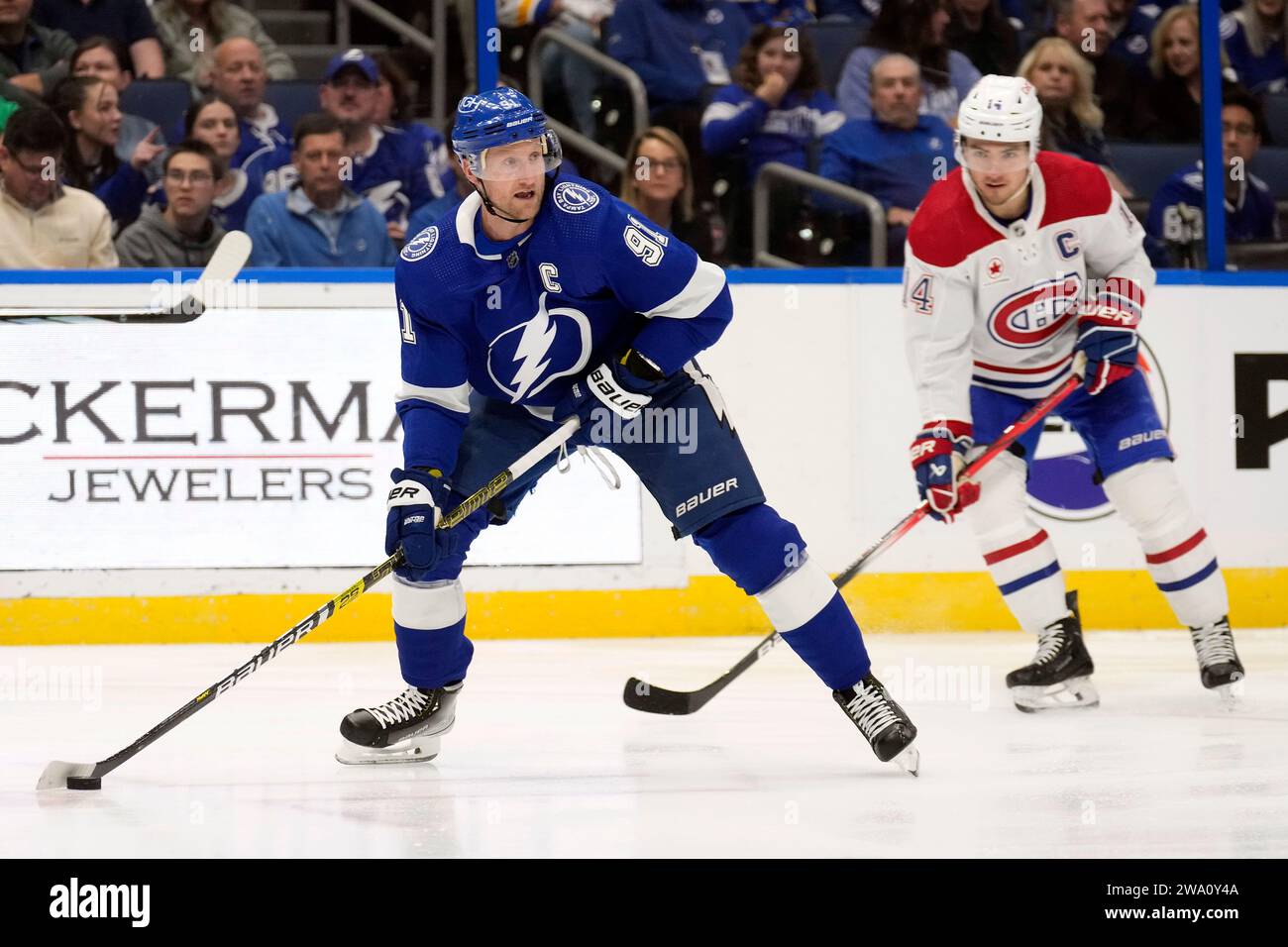 Tampa Bay Lightning center Steven Stamkos (91) gets around Montreal ...