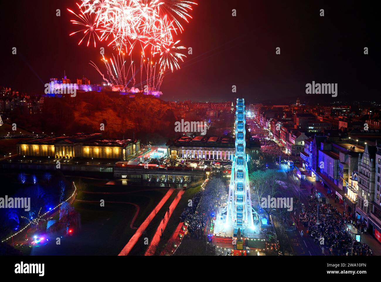 Edinburgh, Scotland, UK. 1st Jan 2024. Fireworks erupt over Edinburgh ...