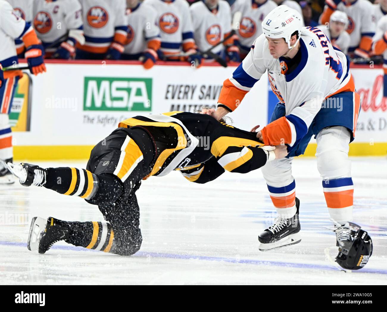 New york sports drop puck hi-res stock photography and images - Alamy