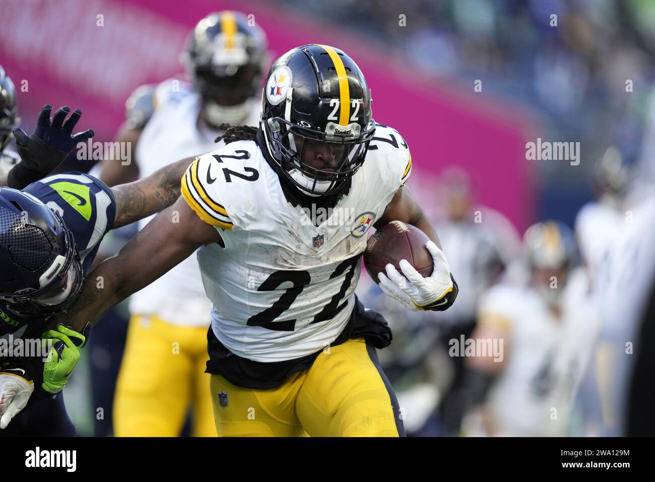 Pittsburgh Steelers running back Najee Harris (22) runs with the ball ...