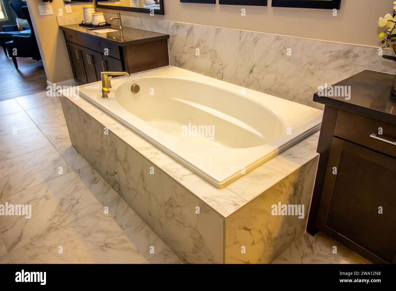 Master Bath Raised Tub With Dual Vanities Stock Photo - Alamy