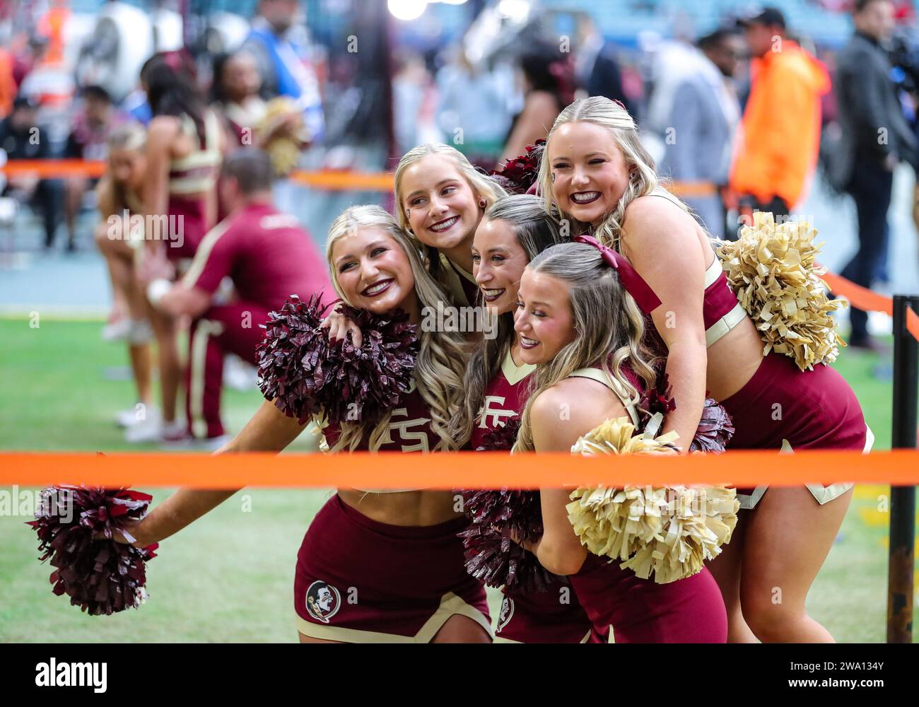 Seminoles football cheerleaders hi-res stock photography and images - Alamy
