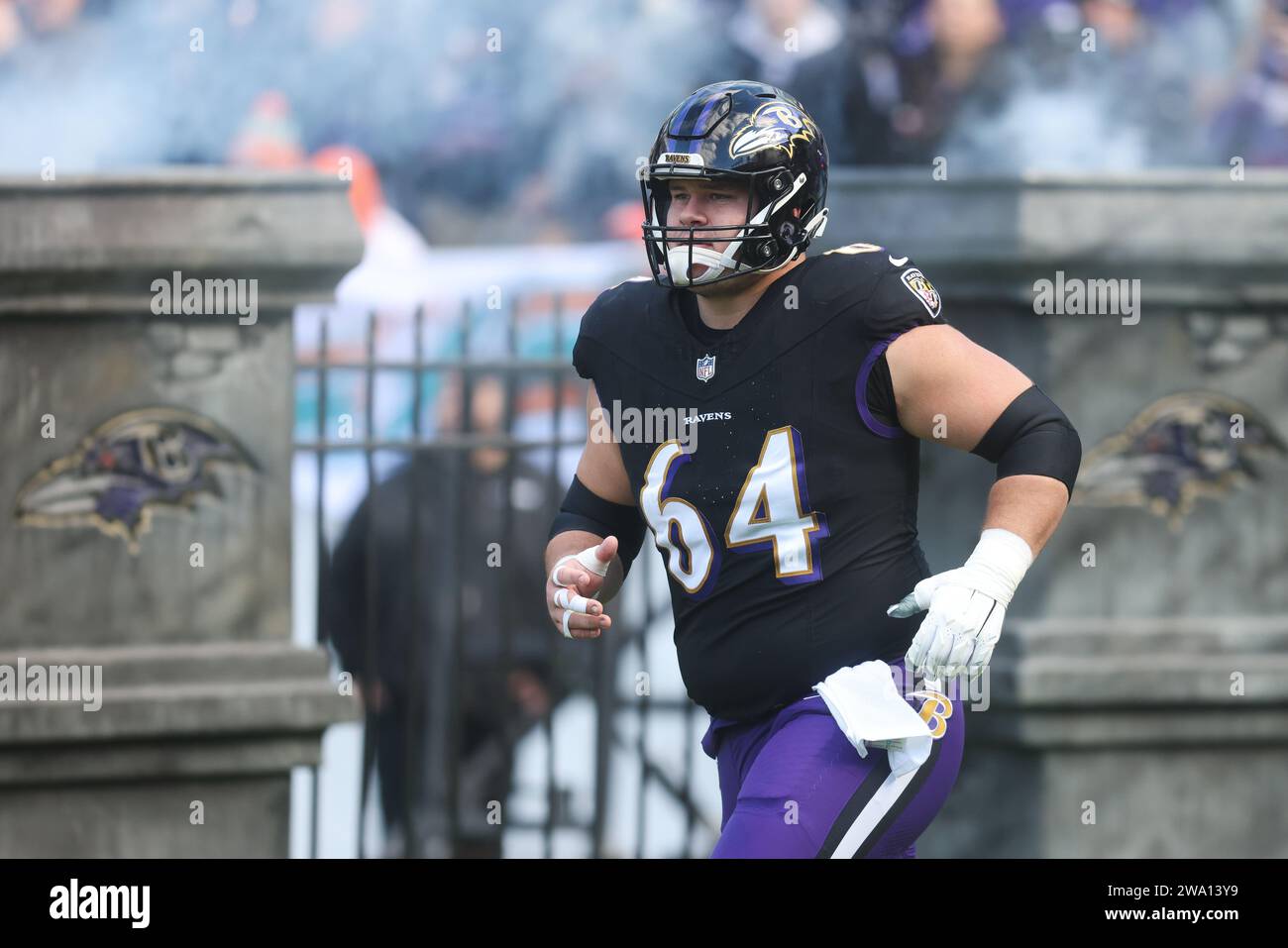 Baltimore, MD, USA. 31st Dec, 2023. Baltimore Ravens C Tyler Linderbaum ...