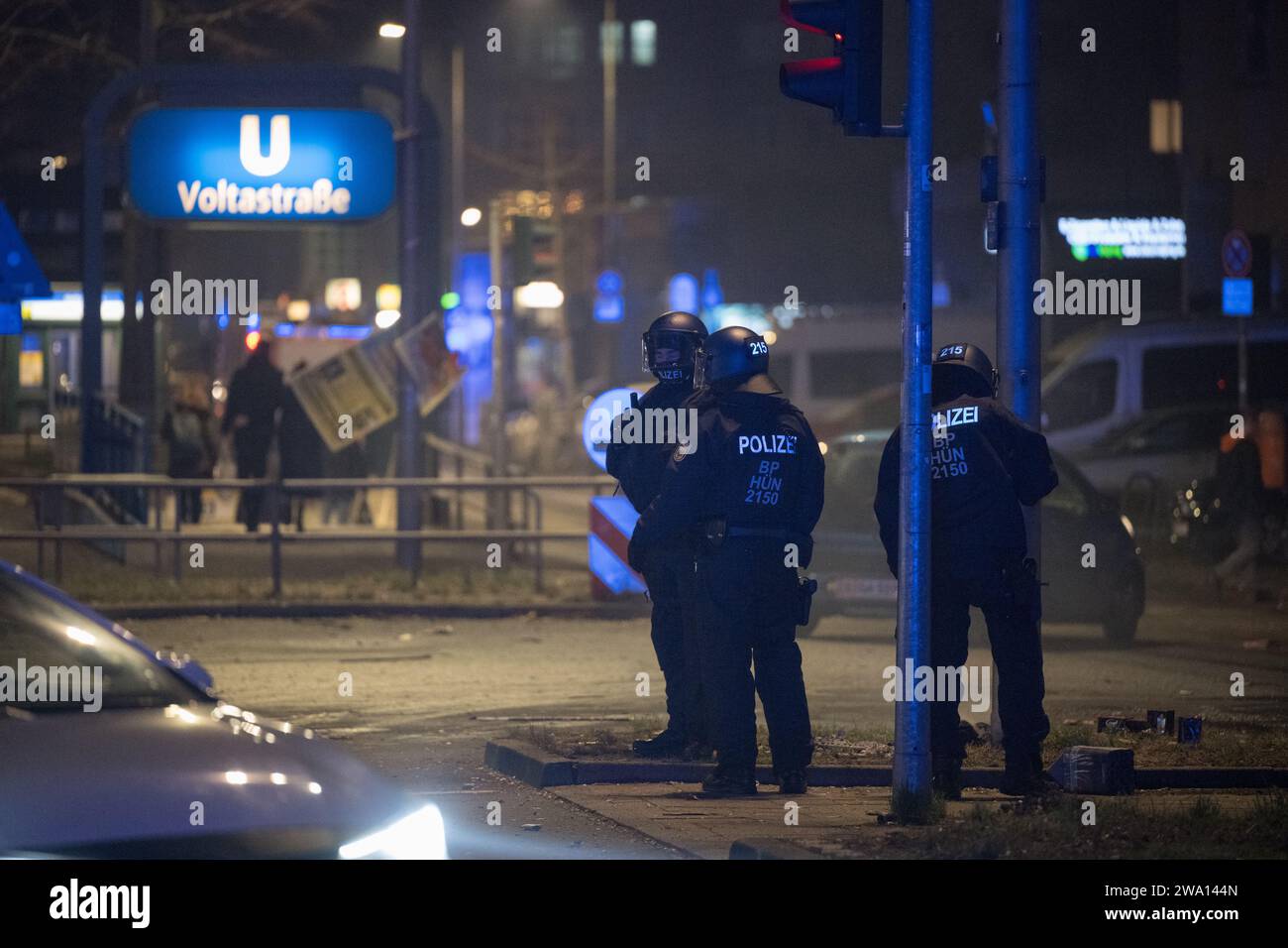 Berlin, Germany. 01st Jan, 2024. Police officers stand on Voltastrasse ...