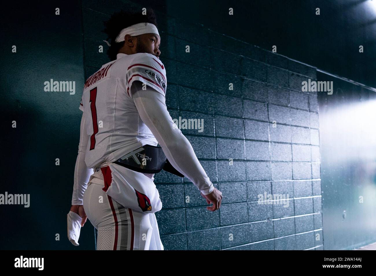 Arizona Cardinals quarterback Kyler Murray (1) takes the field prior to ...