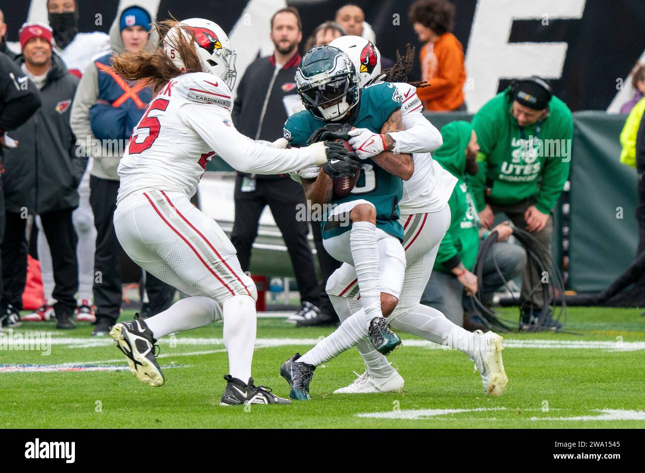 Philadelphia Eagles wide receiver DeVonta Smith (6) in action against ...