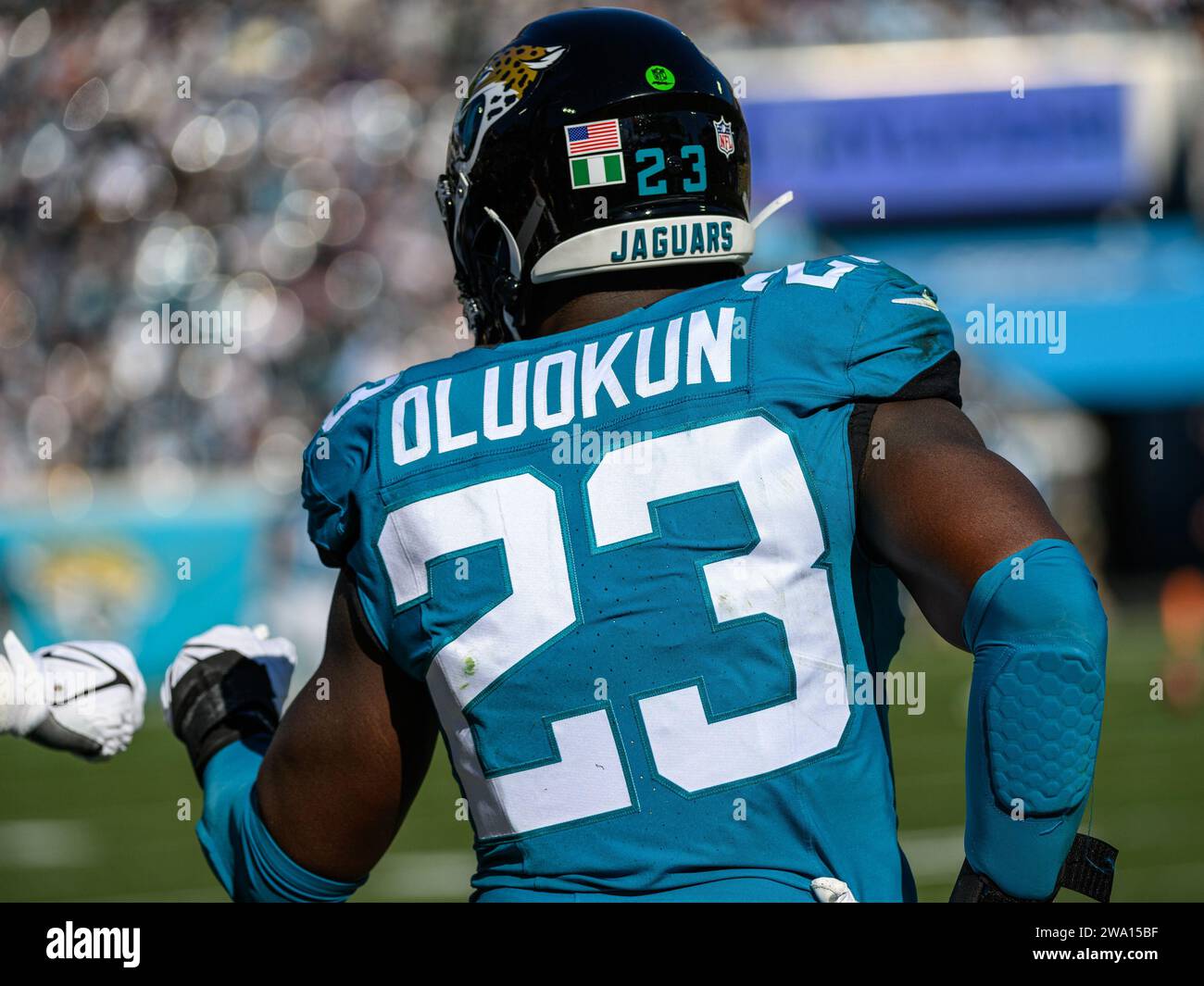 Jacksonville, FL, USA. 31st Dec, 2023. Jacksonville Jaguars linebacker Foyesade Oluokun (23) in ...
