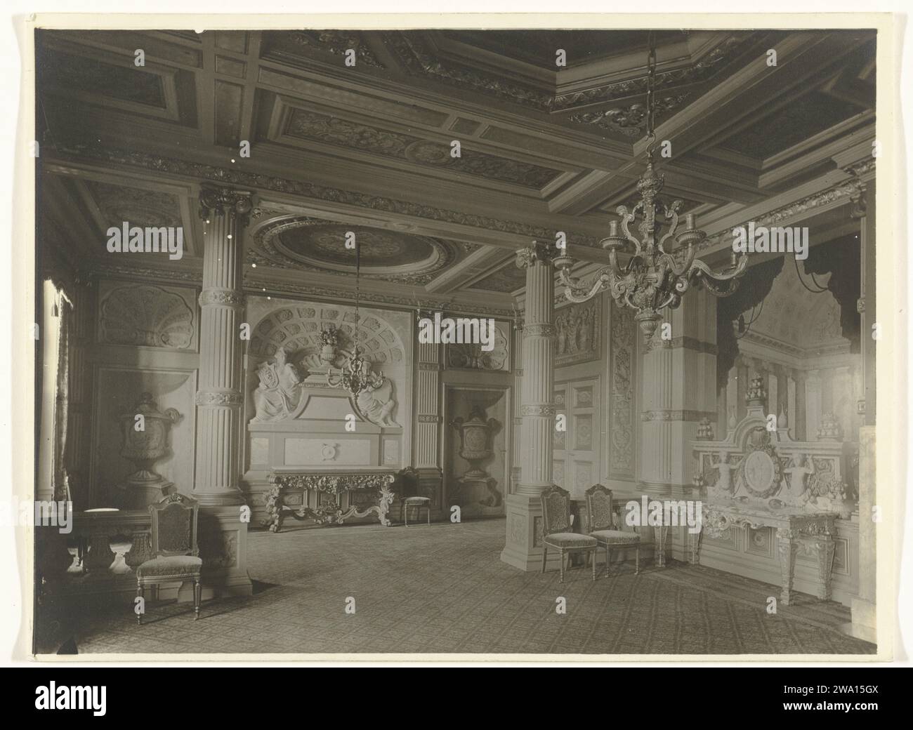 Face in the small dining room of Paleis Het Loo in Apeldoorn, 1900 ...
