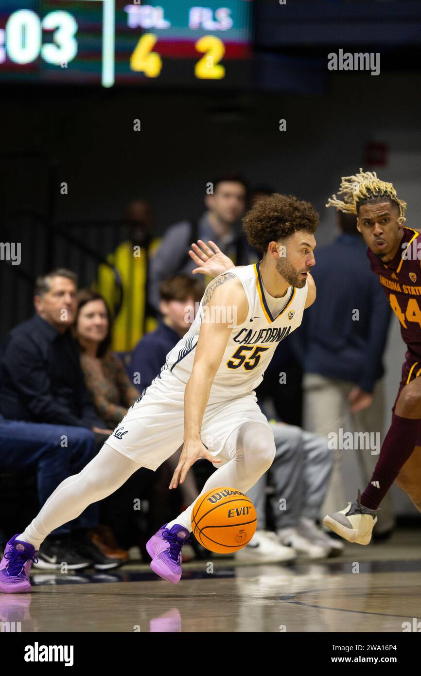 California guard Devin Askew (55) drives past Arizona State guard Adam ...