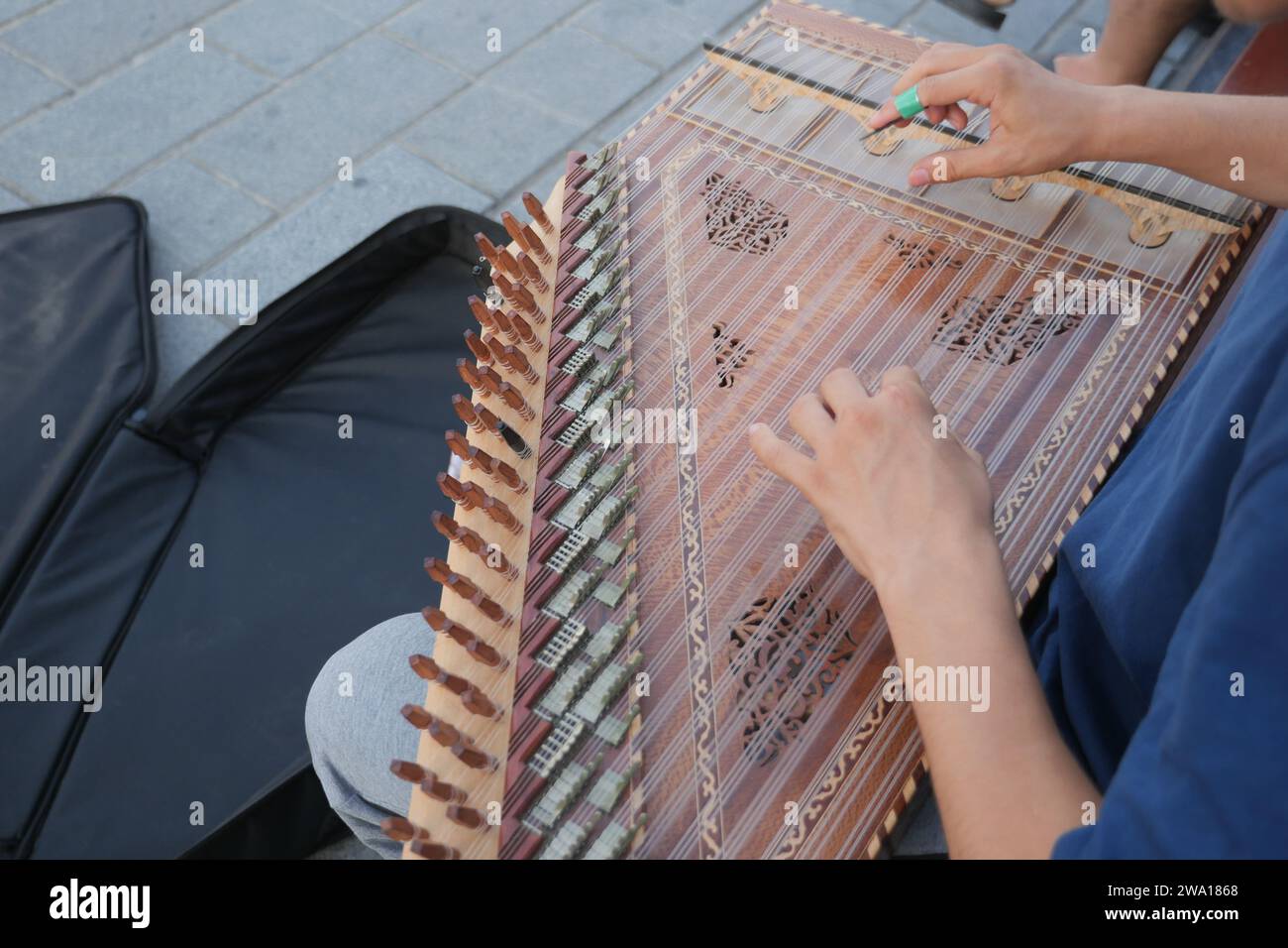 Cimbalom hi-res stock photography and images - Alamy