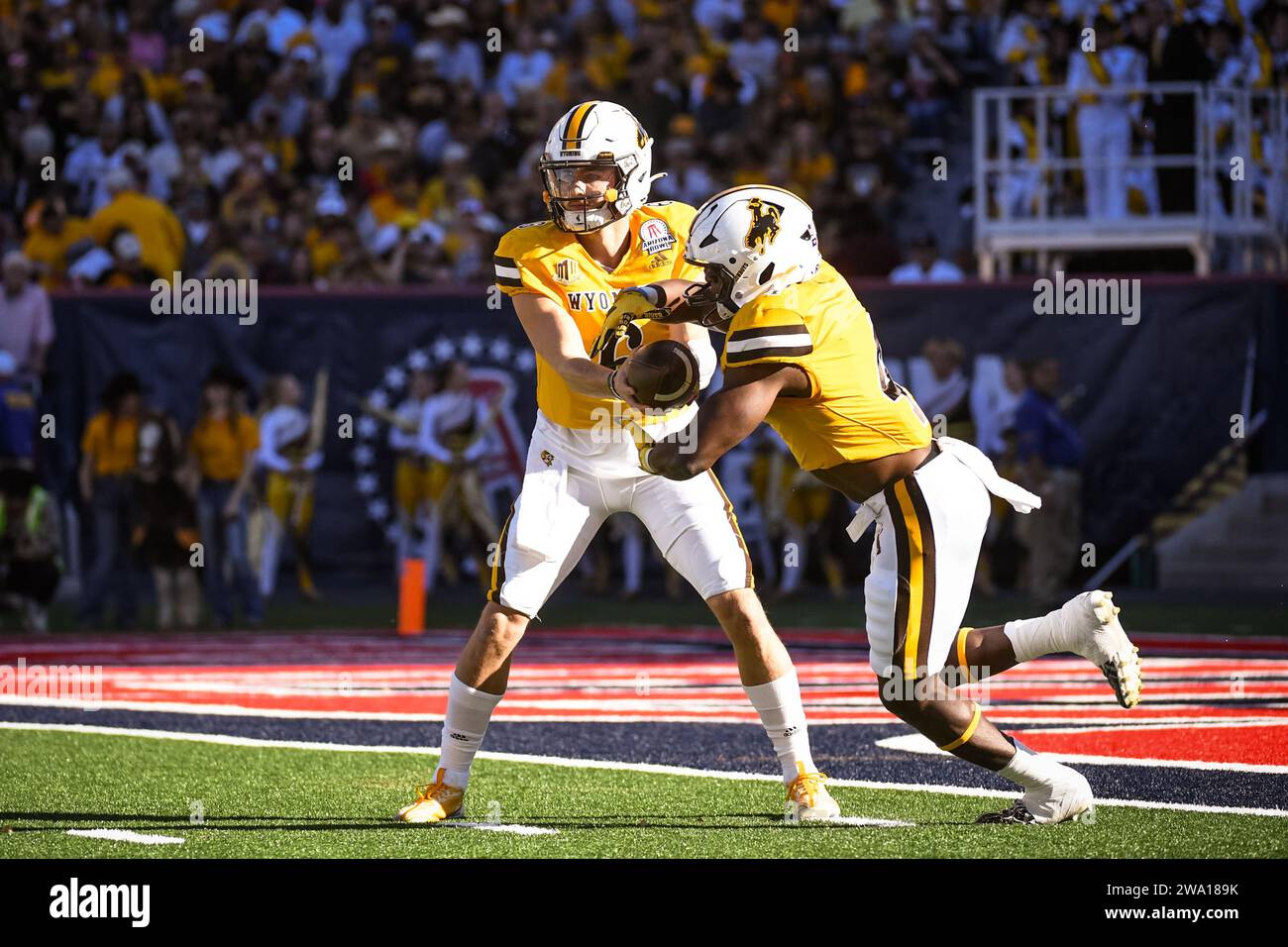 6 hands hi-res stock photography and images - Alamy