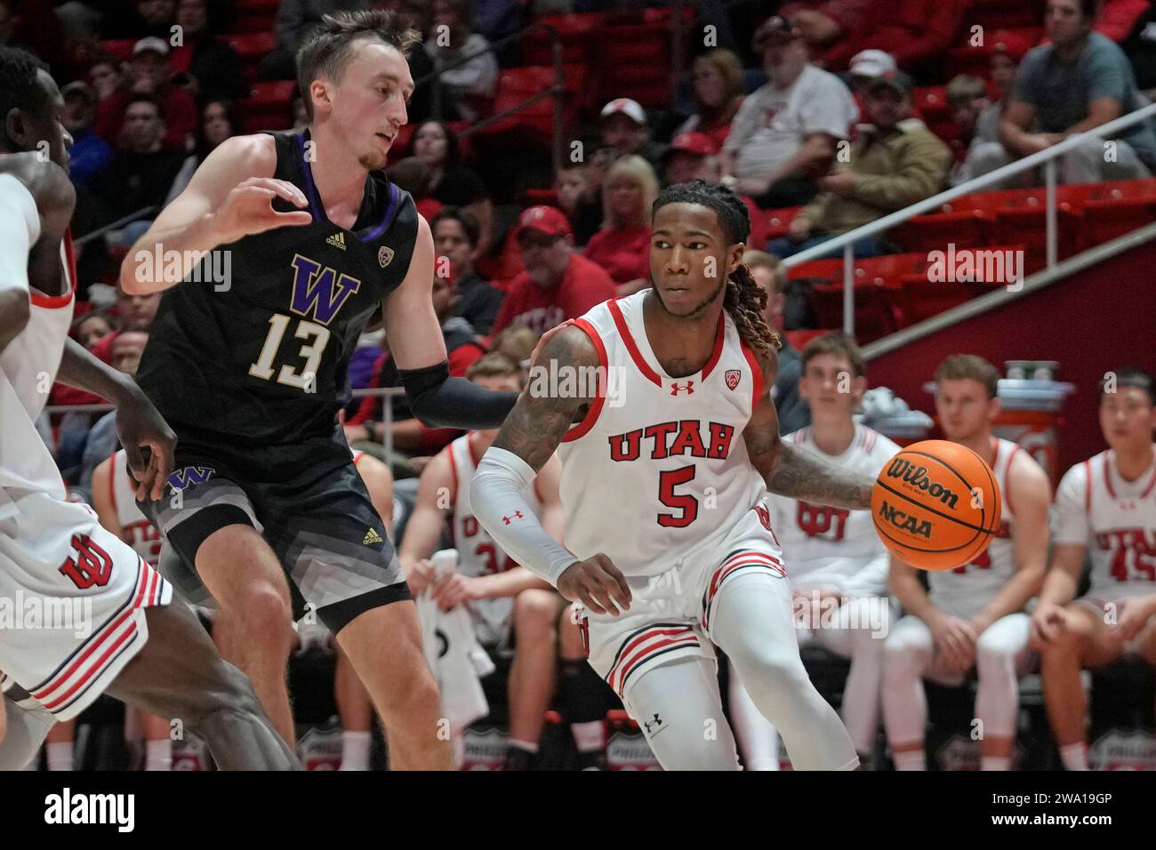Washington forward Moses Wood (13) guards Utah guard Deivon Smith (5 ...