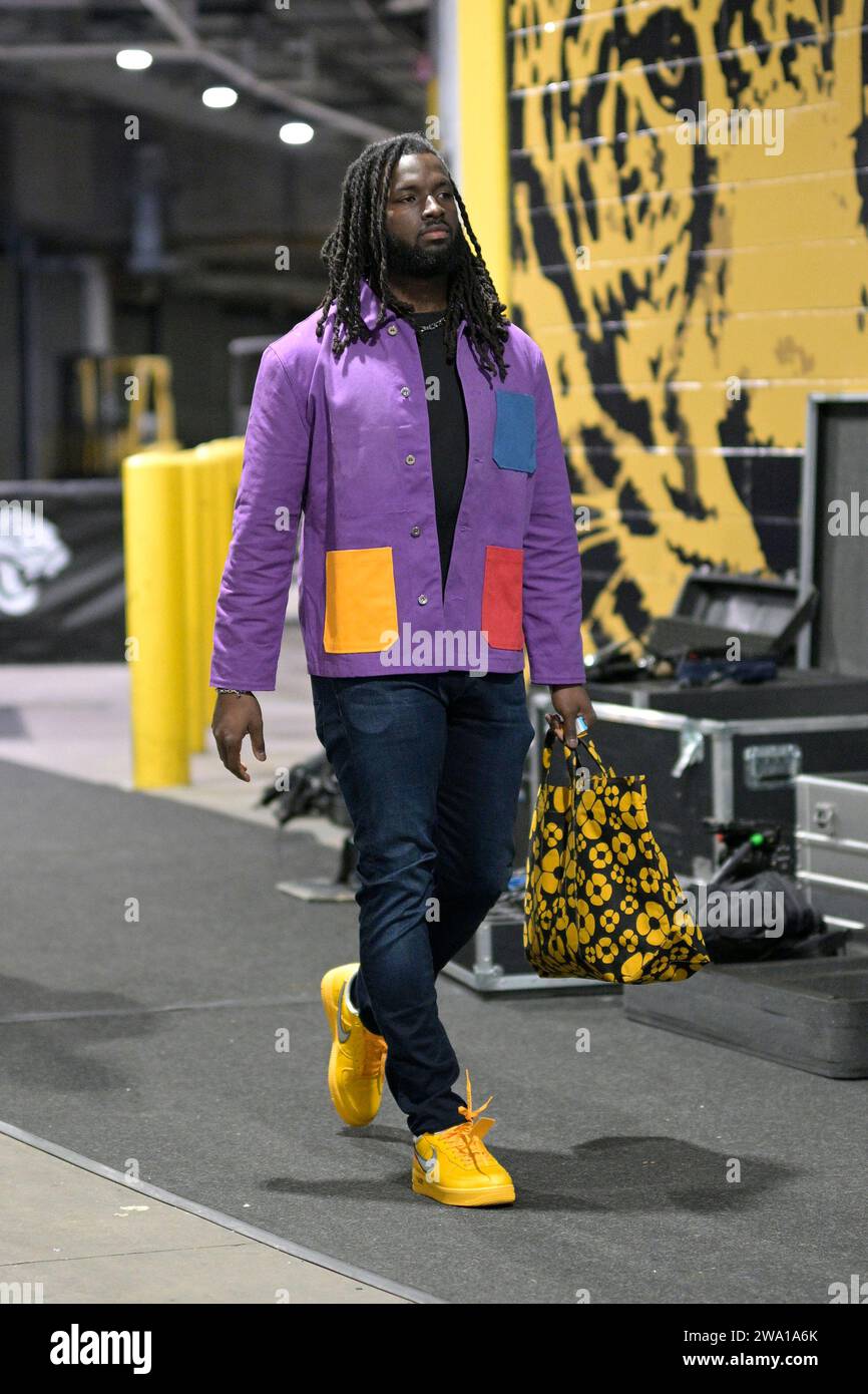 Carolina Panthers tight end Ian Thomas arrives to the stadium before an ...