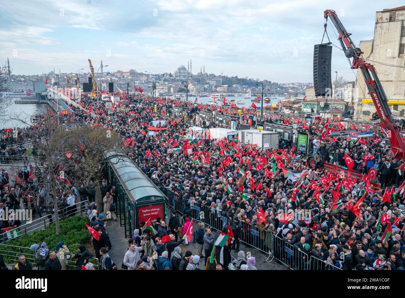 Beyoglu, Istanbul, Turkey. 1st Jan, 2024. Pro-Palestine people wave Palestinian and Turkish ...