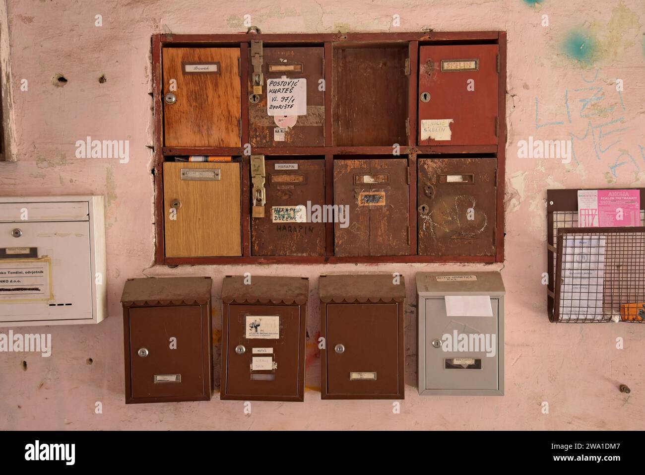 Vintage mailboxes hi-res stock photography and images - Alamy