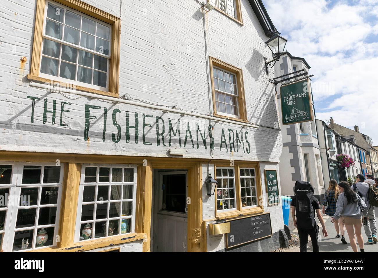 Looe Cornwall and the Fishermans Arms public house from 16th century ...