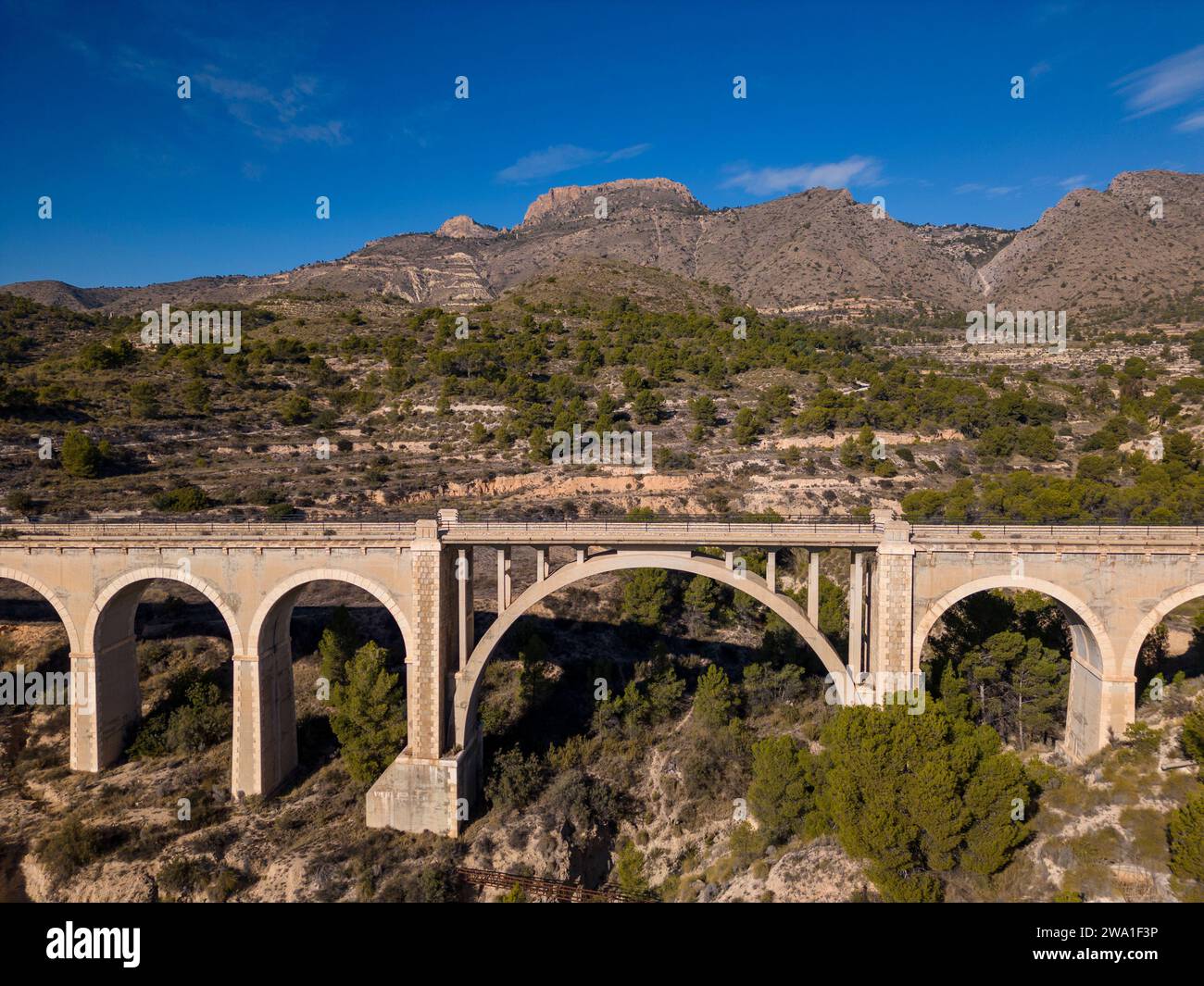 Old bridge on the Maigmó Greenway, a fascinating 22 kilometer route ...