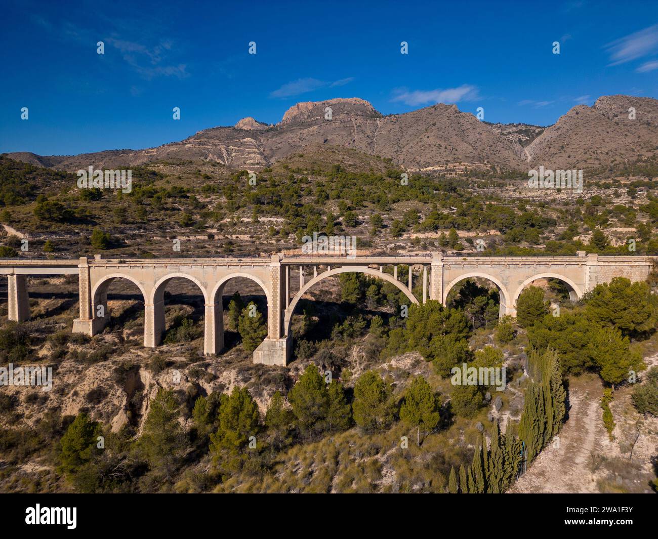 Old bridge on the Maigmó Greenway, a fascinating 22 kilometer route ...