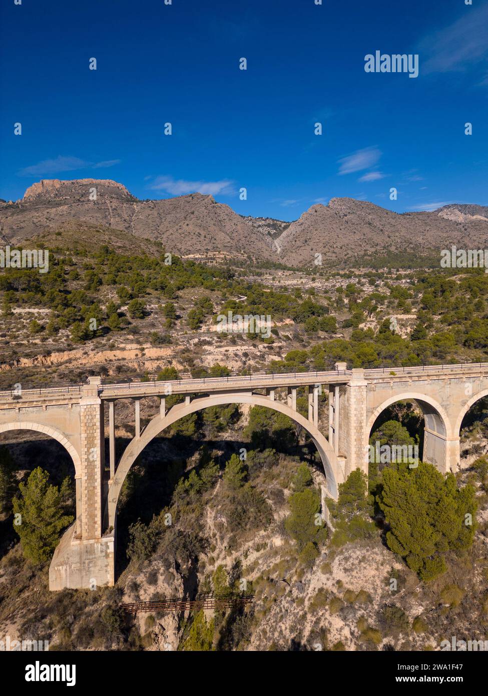 Old bridge on the Maigmó Greenway, a fascinating 22 kilometer route ...