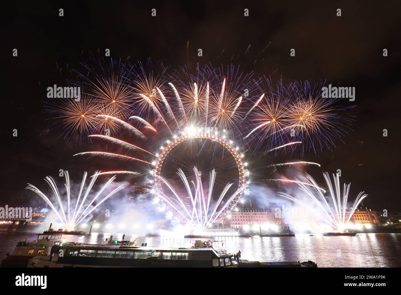 New Years firework display London 2024 at The London Eye on The River ...