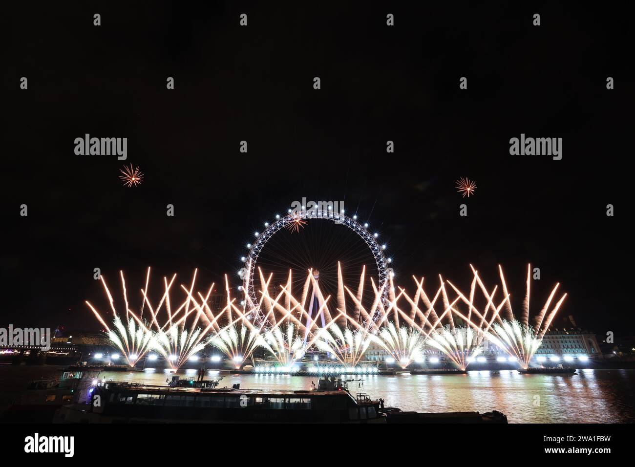 New Years firework display London 2024 at The London Eye on The River ...