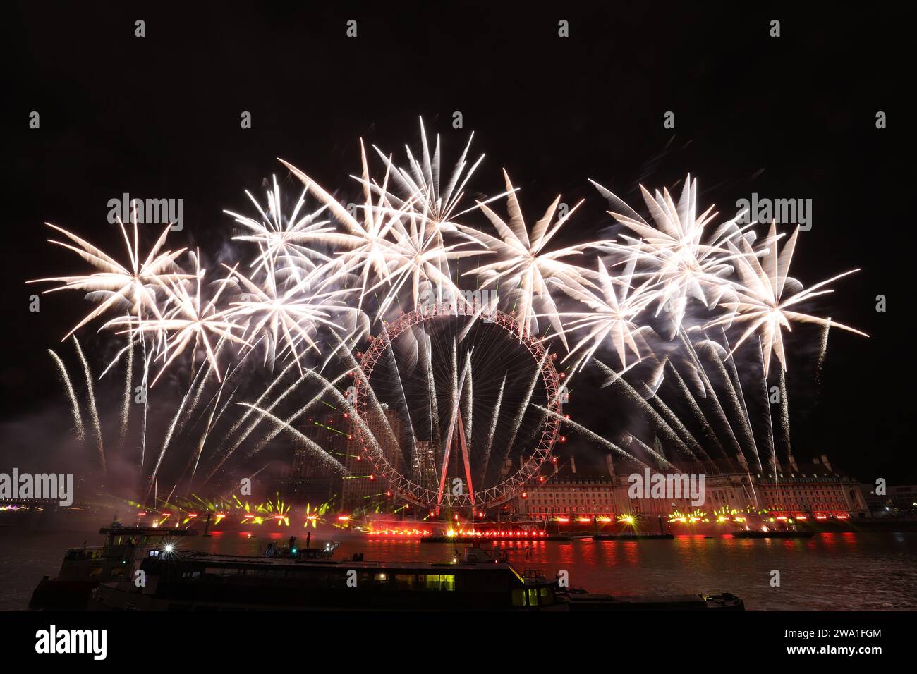New Years firework display London 2024 at The London Eye on The River ...