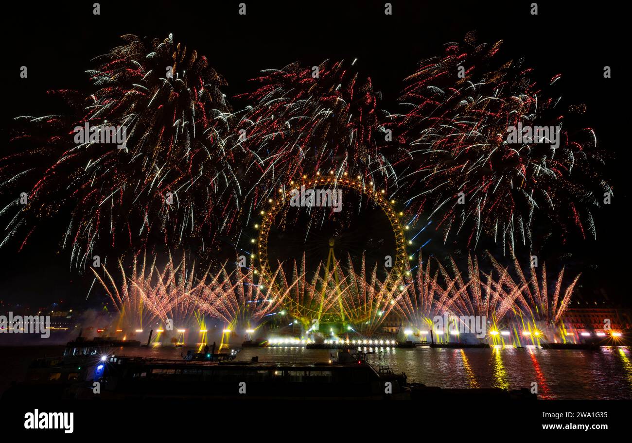 New Years firework display London 2024 at The London Eye on The River ...