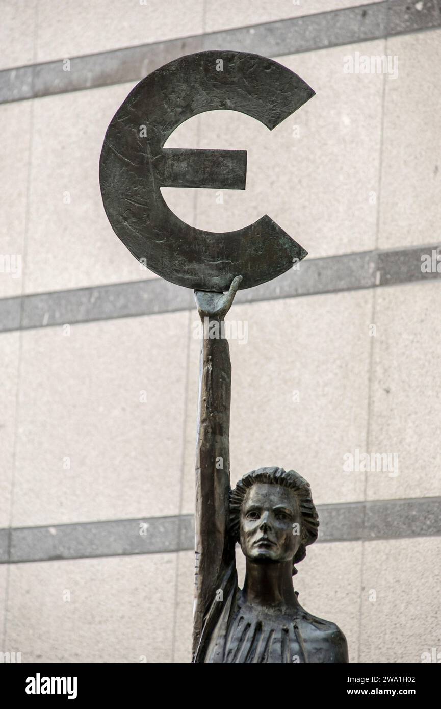 Simone veil parlement europeen hi-res stock photography and images - Alamy